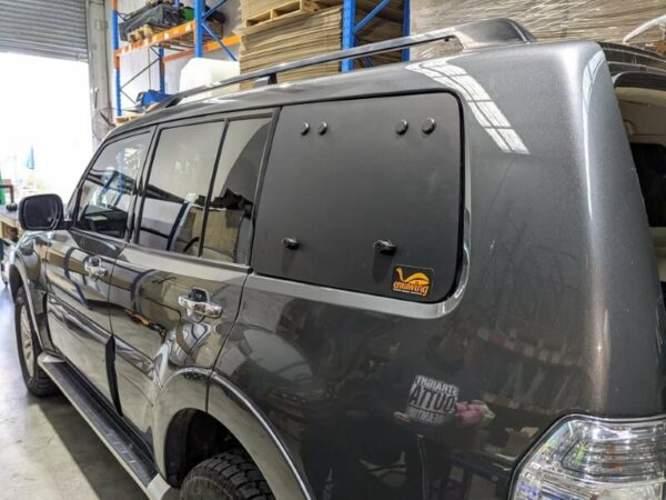 Emuwing Gullwing Window - Mitsubishi Pajero Gen4 (2006-2021)