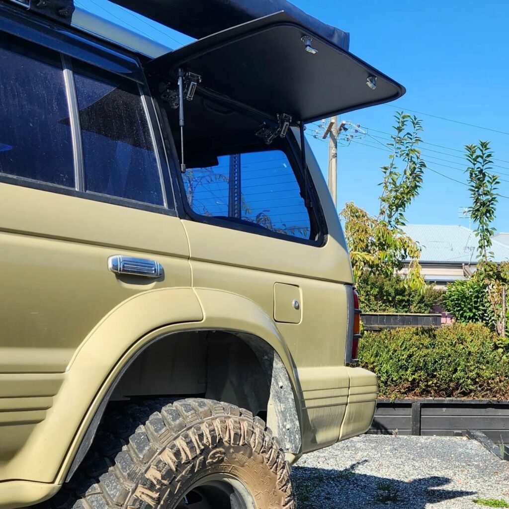 Emuwing Gullwing Window - Mitsubishi Pajero Gen2 (1991-1998)