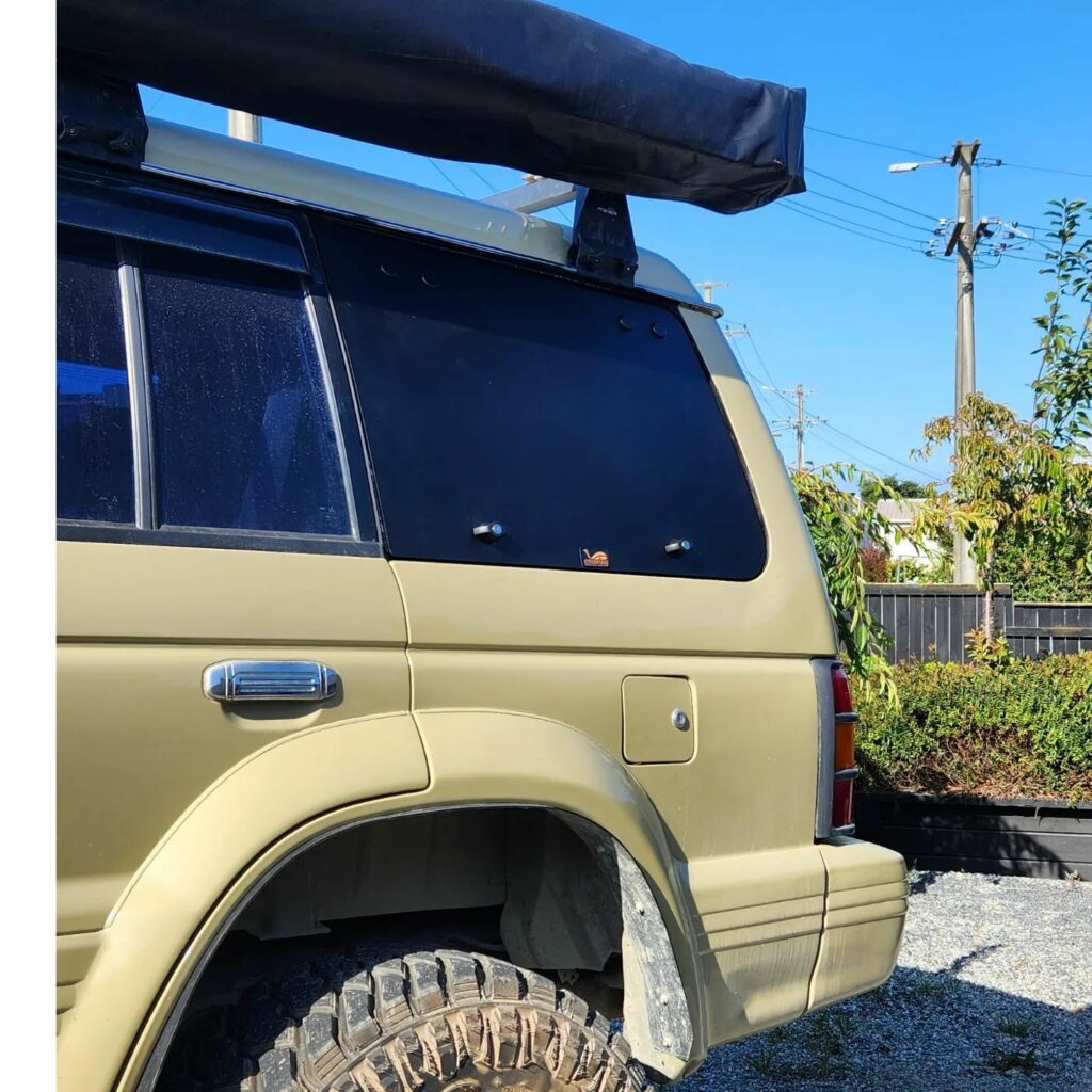 Emuwing Gullwing Window - Mitsubishi Pajero Gen2 (1991-1998)