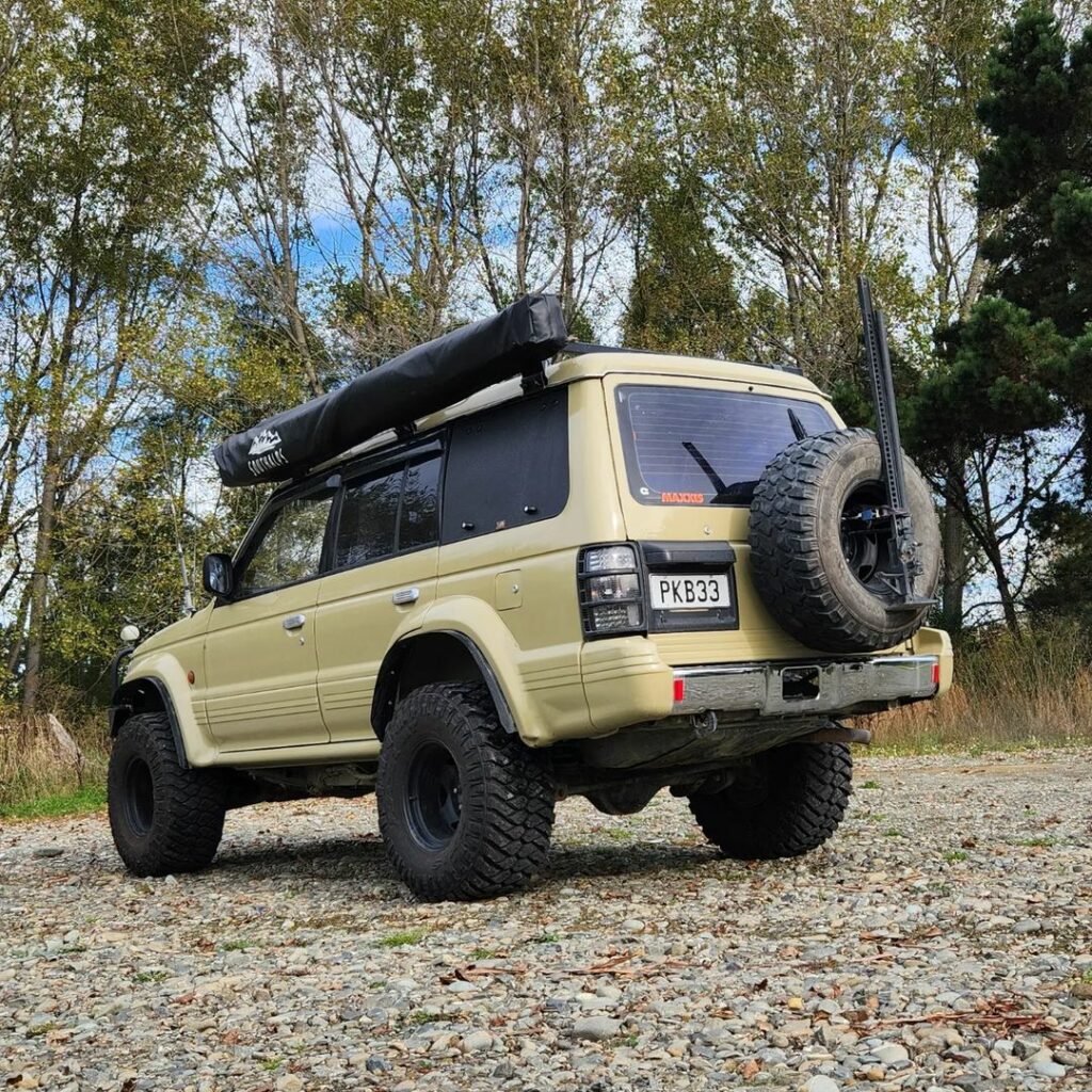 Emuwing Gullwing Window - Mitsubishi Pajero Gen2 (1991-1998)