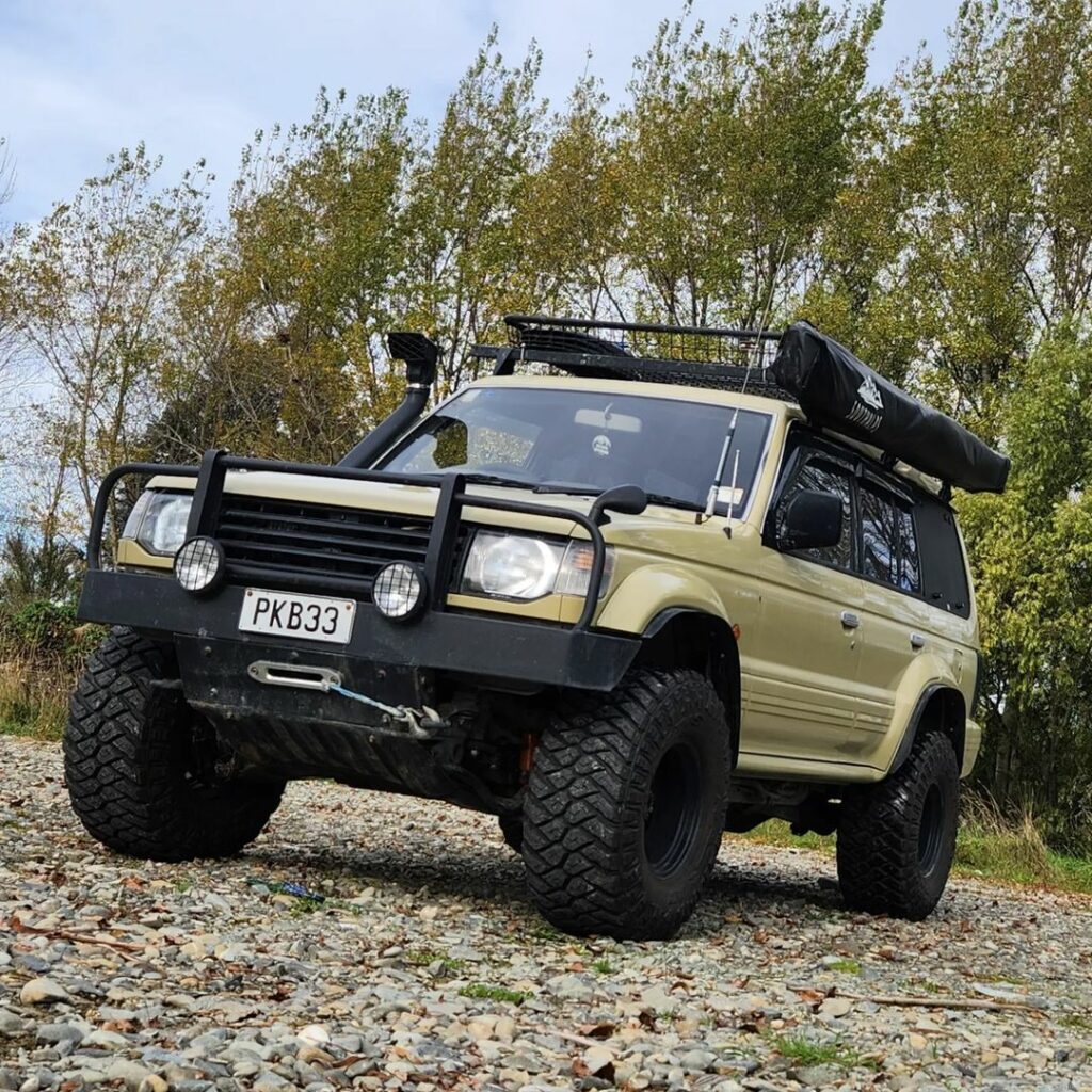 Emuwing Gullwing Window - Mitsubishi Pajero Gen2 (1991-1998)